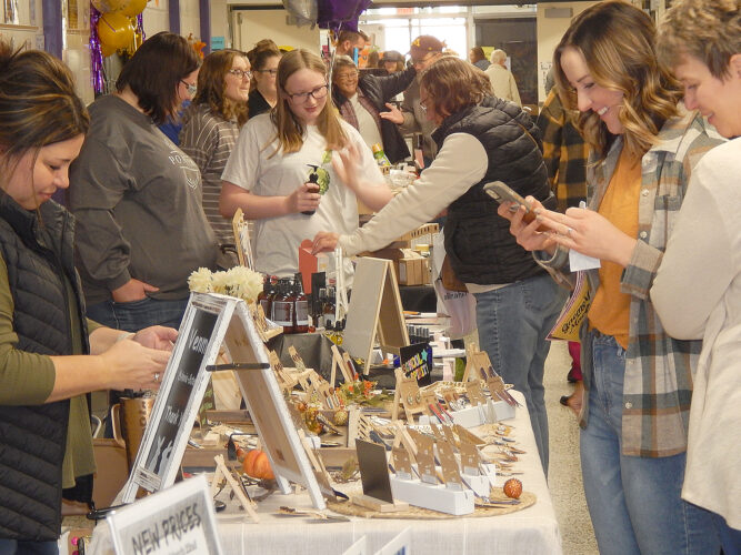 Women flock to expo, craft fair | News, Sports, Jobs - The Journal